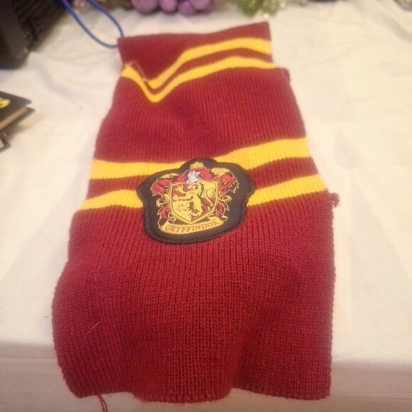 Warner Bros. | Accessories | Harry Potter Gryffindor Knit Scarf 57x6 ...